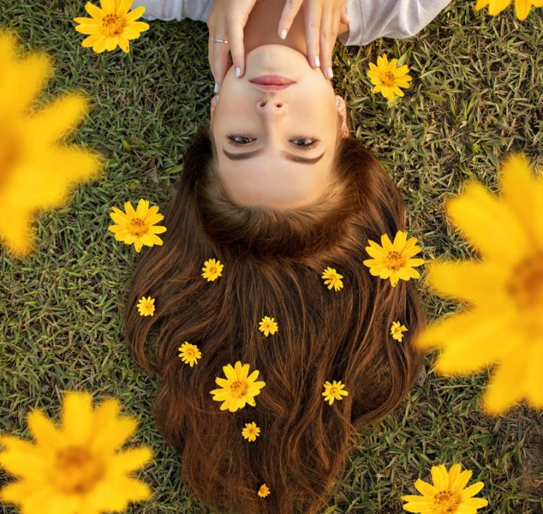 Sfumature cannella per i capelli castani: il trend moda autunno 2019