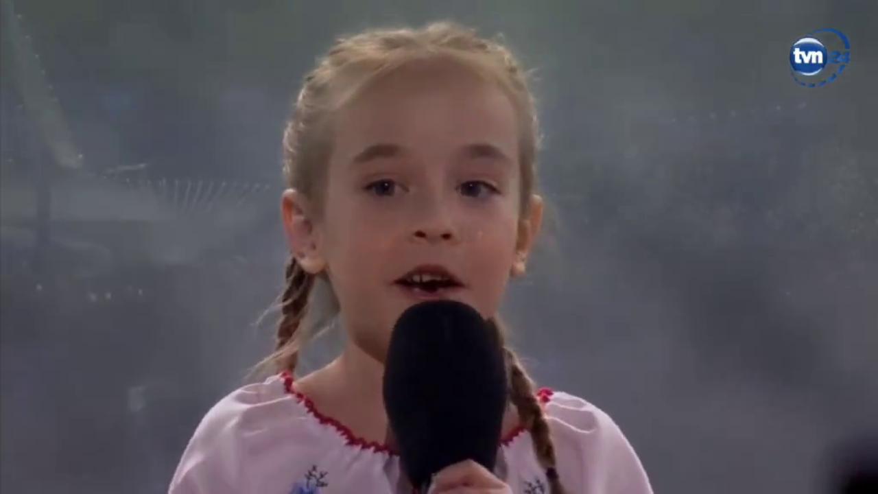 Ucraina, sul palco in Polonia la bimba che cantava Frozen nel bunker ...