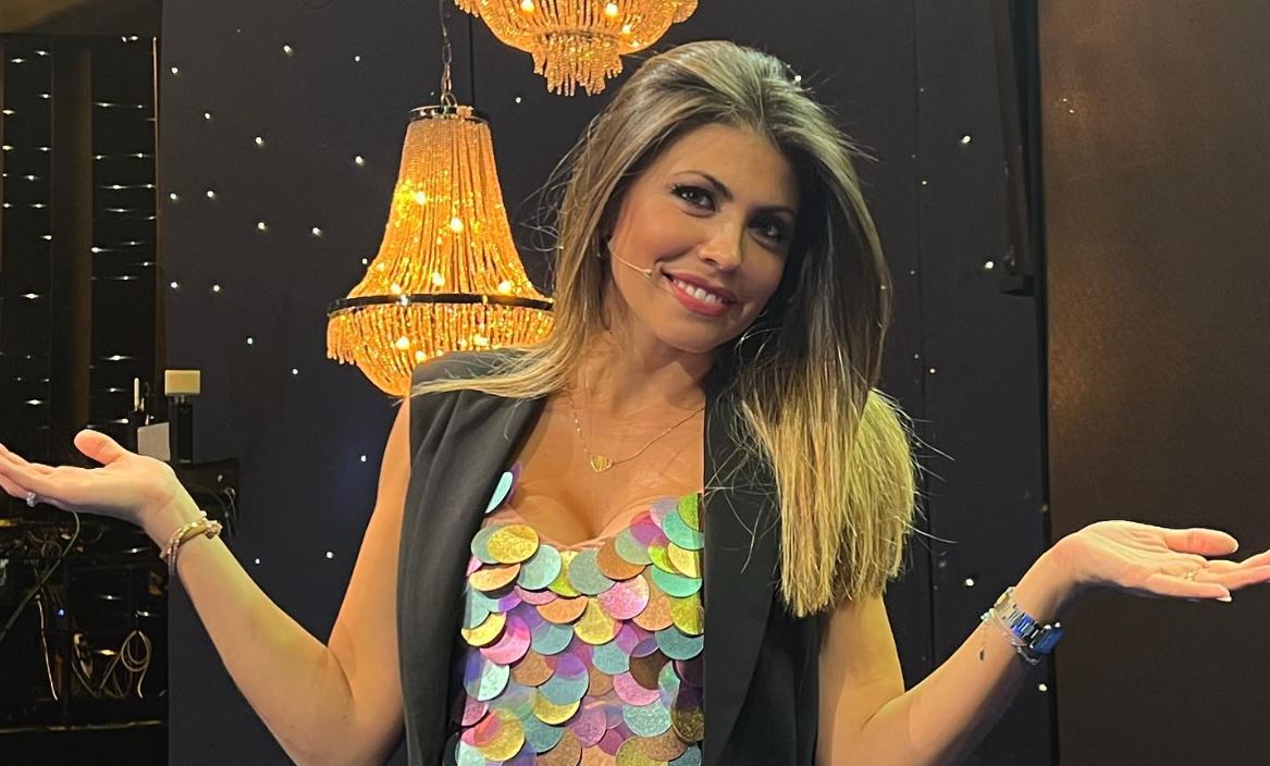 Chi è Flora Canto, biografia, carriera, età, vita privata, matrimonio ...